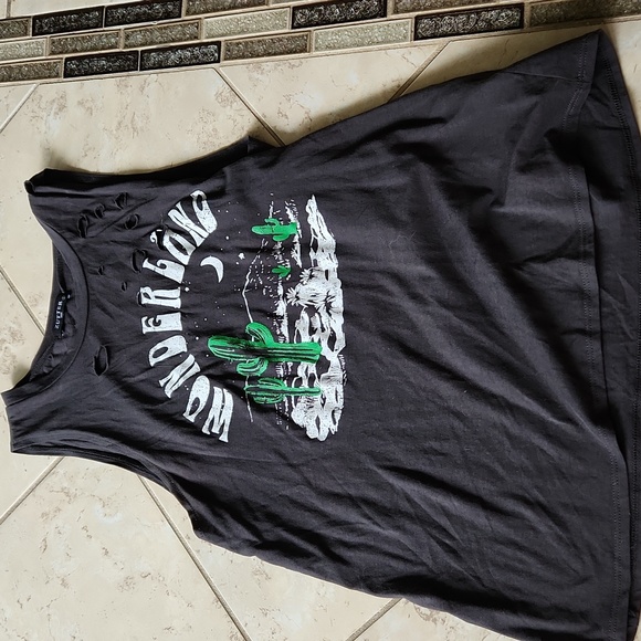 Tops | Zutter Graphic Tank Tee Sz Small Wonderland With Light ...